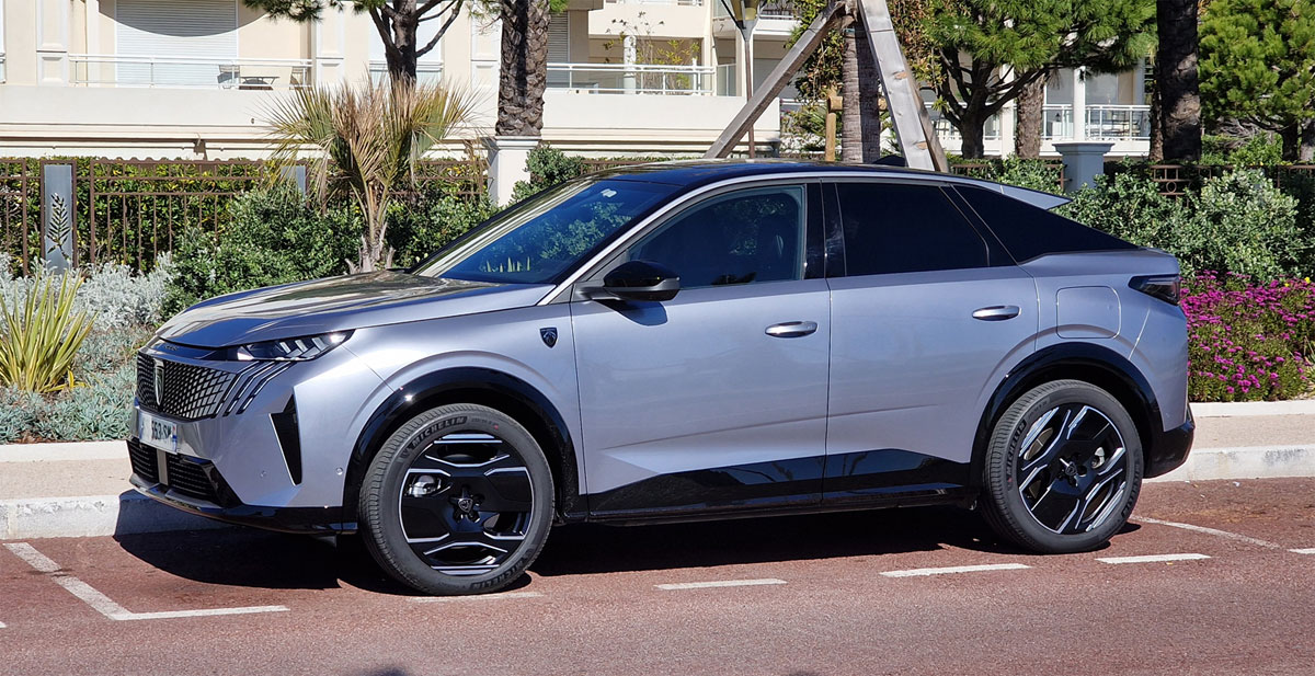 Peugeot E-3008 2025: Den elektriske SUV med fransk finesse og 700 km ...