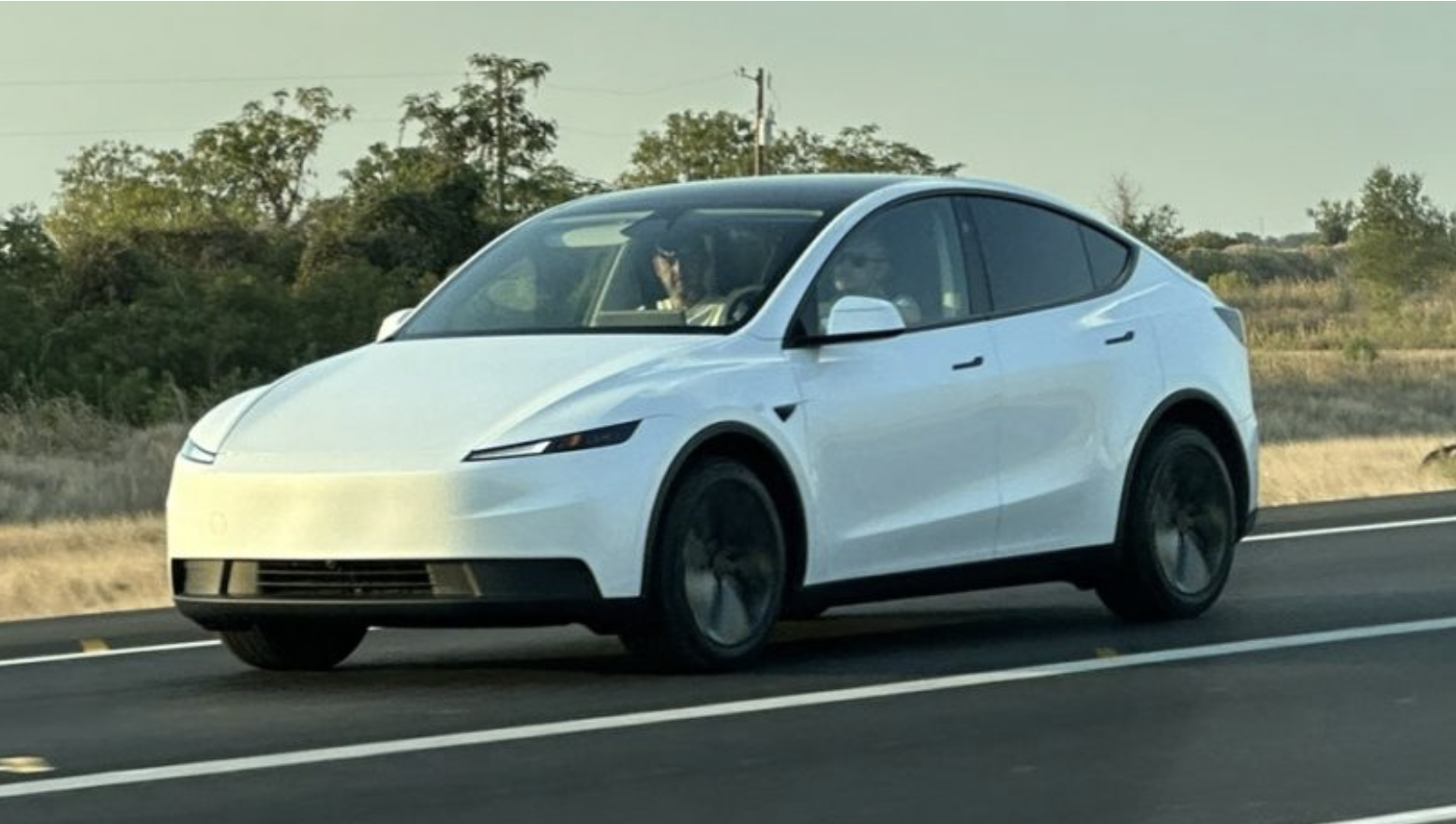 “Billig” Tesla Model Y Standard skuffer – høj pris og færre funktioner ...